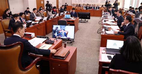 정당 현수막 내달부터 읍·면·동·별 2개씩만법사위 통과