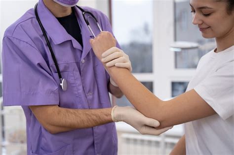 Free Photo Doctor Performing Routine Medical Checkup