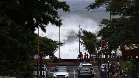 DIRECT Cyclone Belal à La Réunion l île placée en alerte violette le