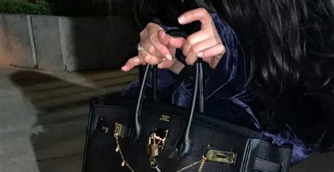 女大学生扮名媛白嫖21天，照片曝光引热议：对不起，我不想谴责她腾讯新闻