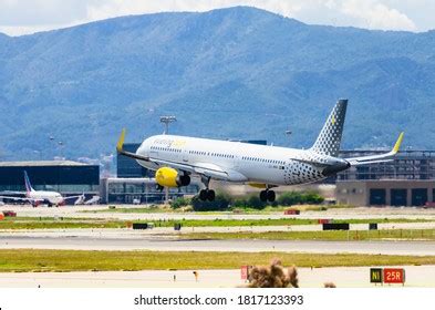 Aeropuerto Josep Tarradellas Barcelona El Prat Images Stock Photos Vectors Shutterstock