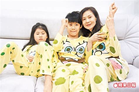 瓊瑤小生翁家明帥兒曝光，當年背叛老婆俞小凡偷吃空姐連劈2女夫妻倆如今竟 Peekme