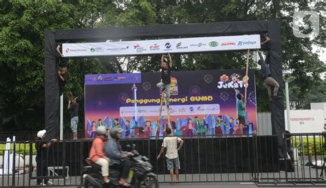 Persiapan Panggung Malam Muda Mudi Jakarta Untuk Rayakan Tahun Baru Foto Liputan Com