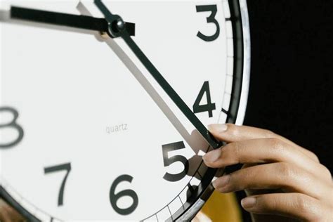 Cambio De Hora Se Atrasa O Se Adelanta El Reloj La Tercera