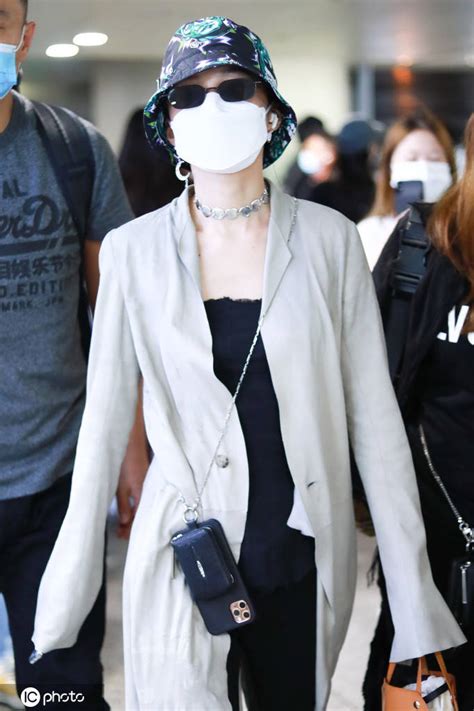 张韶涵现身机场 是气质女王没错了 搜狐大视野 搜狐新闻
