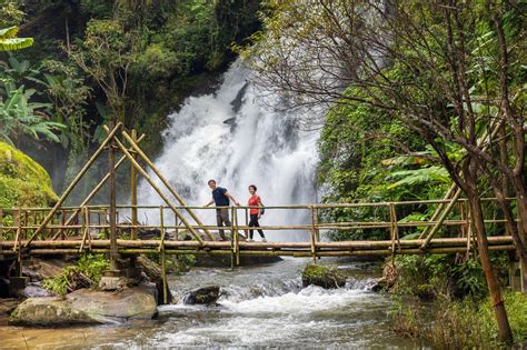 How To Travel Sustainably And Support Local Communities Peak Life