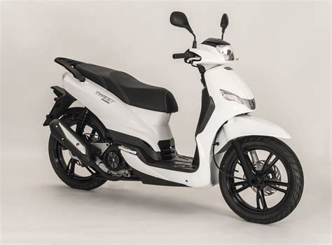 Motorrad Vergleich Peugeot Tweet 125 Active 2021 Vs Honda Sh Mode 125 2021