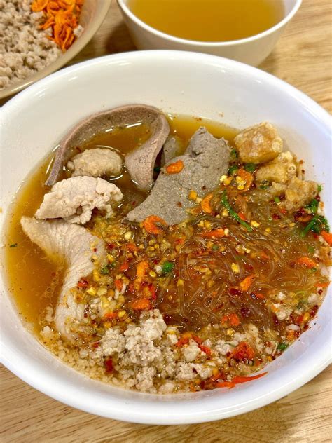 ก๋วยเตี๋ยวหมูต้มยำ ร้าน ก๋วยเตี๋ยวต้มยำกากหมูสูตรโบราณมัยลาภ มัยลาภ
