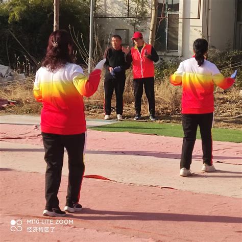 泰安市体育局 提升体育工作群众满意度 艳阳高照激情在 运动与我信手来 ——泰安市体校开展高铁新区群众体育爱好者华新·新干线体育包保活动