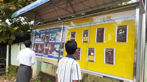 ကိုဗစ် ၁၉ ရောဂါ ကြိုတင်ကာကွယ်ရေး အသိပညာပေး နံရံကပ်စာစောင်များပြသ