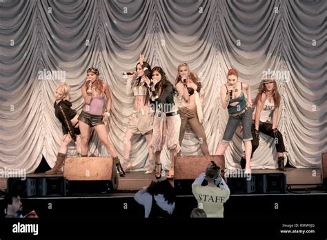 Nicole Scherzinger Pussycat Dolls Fotos Und Bildmaterial In Hoher