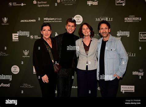 Katy Karrenbauer Maximilian Seitz Katarina Barley Und Falk Willy Wild Bei Der Strassenfeger