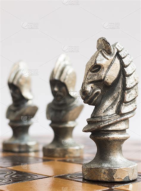 在棋盘上拍摄的象棋