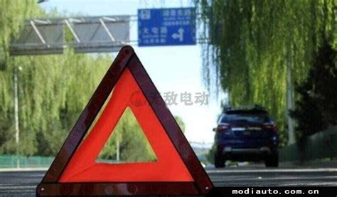连续变道2次的正确方法 无敌电动