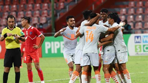Saff Championship Chhetri Strike Helps India Beat Nepal Football