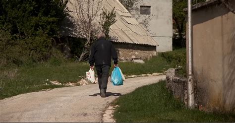 Gradovi i sela ostaju bez ljudi: "Nema mesare, ni banke. Više je ...