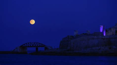 Luna Nueva en Tauro Qué significa y cómo afecta a tu signo zodiacal ClaroSports
