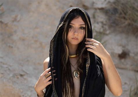 Quem era Shani Louk jovem alemã sequestrada em Israel que foi exibida