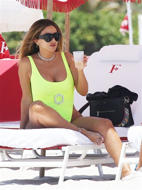 Celebrities Tanning On The Beach In Bikinis — Pics Hollywood Life