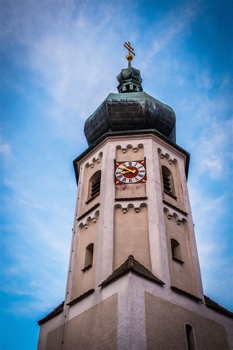 Kirchturm Kirche Kirchturmuhr Kostenloses Foto Auf Pixabay