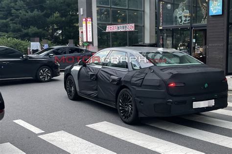 [스파이샷] 현대차 7세대 그랜저 덩치가 눈에 띄게 커졌다