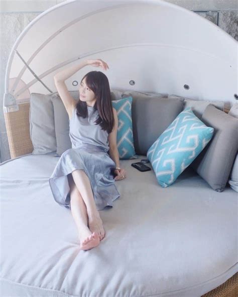 舞川あいくさんのインスタグラム写真 舞川あいくinstagram「夏の朝 🌊 美しくて青く広がる綺麗な海 見ているだけで心が浄化される
