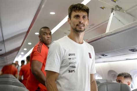 Rodrigo Caio Retorna Aos Gramados E Cumpre Função Inusitada No Flamengo
