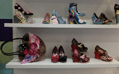 Arredare Un Negozio Di Scarpe Spunti E Consigli Cento Arredamenti