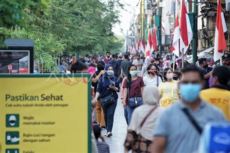 WISATAWAN BERKUNJUNG KE MALIOBORO ANTARA Foto