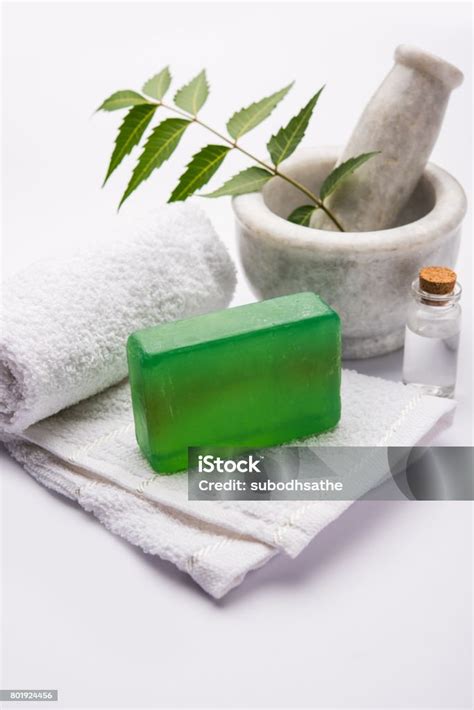 아유르베다 목욕 비누 Indica Azadirachta 또는 Neem Soap 또는 박격포 Sabun Neem 잎 Neem