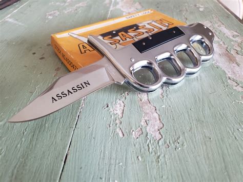Japanese Valor Assassin Vintage 80s Knuckle Duster Lockback Nib