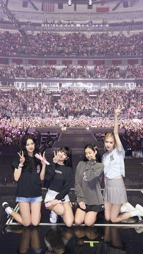CHICAGO GROUP PHOTO BLACKPINK Blackpink Black Pink Blackpink Photos