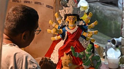 Wb Govt Offices Holiday Update পুজোর মাসে ১৭ দিন ছুটি সরকারি অফিসে