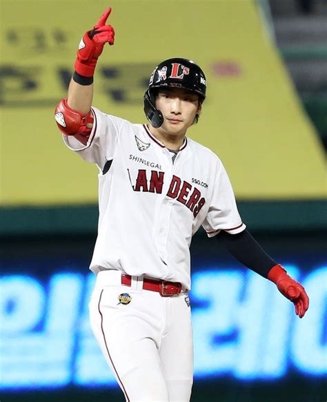 Wbc 대표 막차 탄 최지훈 4강행 조커 될까