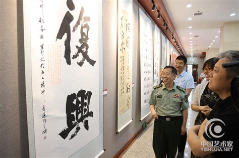 一位摄影师拍摄了14位美国女性的裸体，只想告诉你美是没有标准的 中国艺术家网
