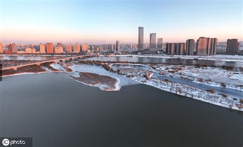 哈尔滨皑皑白雪 松花江两岸薄冰覆盖 搜狐大视野 搜狐新闻