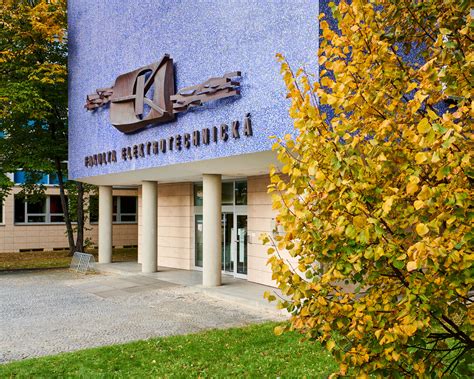 Otevření Hlavního Vchodu Budovy Fel Čvut Fel Čvut