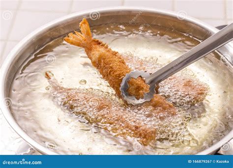 To Cook Fried Shrimp Stock Image Image Of Asian Cooking 166879267