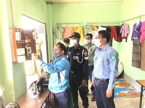 မိုင်းရယ်မြို့ မြို့မဈေးကြီး၌ လျှပ်စစ်မီးအသုံးပြုသည့် ဆိုင်ခန်းများအား