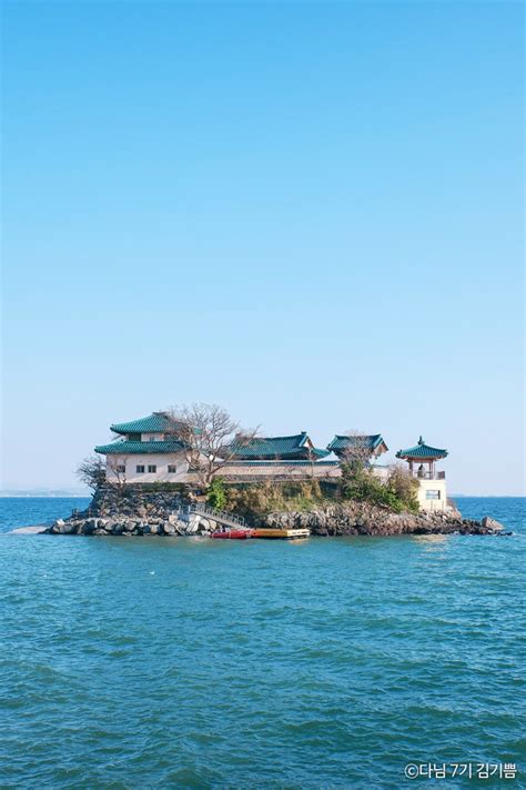 바다 위에 사찰이 떠 있다고🏝 추석에 떠나는 힐링 여행지💙 충남 서산 간월암 바닷길이 열릴 때는 뭍과 연결되고 바닷길이 닫힐