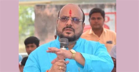 टाॅप अभिनेत्‍यांनी आमच्यासारखी ॲक्टिंग करून दाखवावीच गुलाबराव पाटलांचं