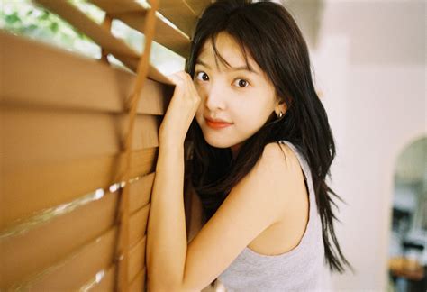 China Entertainment News Zhang Ruonan Poses For Photo Shoot