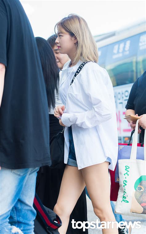 Hd포토 트와이스twice 정연 걸어다니는 인형 공항패션 네이트 연예