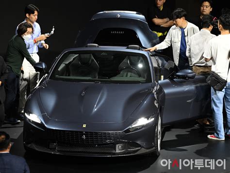 [포토] 페라리 ‘로마 스파이더에 쏠린 관심 아시아투데이