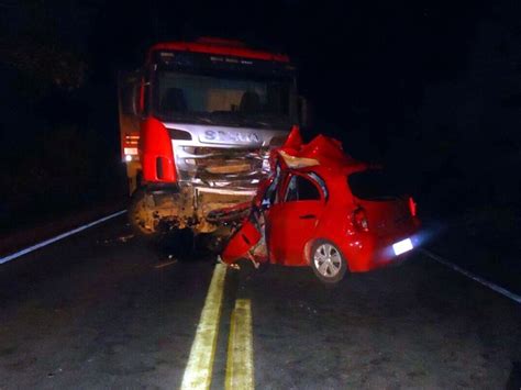 G1 Carro Bate De Frente Com Caminhão Após Ultrapassagem E 4 Morrem