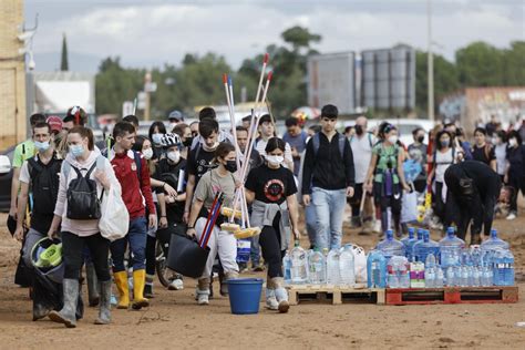 Primer Día De Los Voluntarios En Valencia Entre Las Ganas Y La Frustración