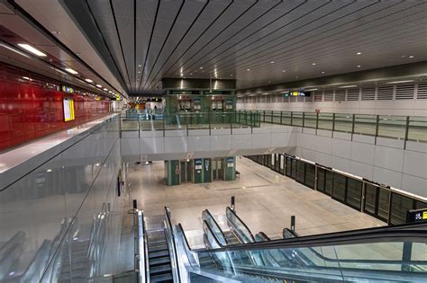 Maxwell Mrt Station Overview Of Upper Platform From Concourse Land