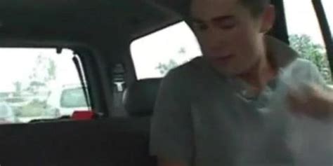 הומואים בני 20 מתנשקים ומתעתקים