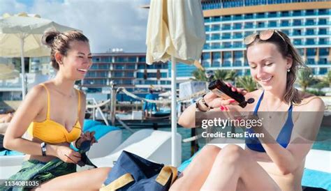 Upper Class Party Photos And Premium High Res Pictures Getty Images