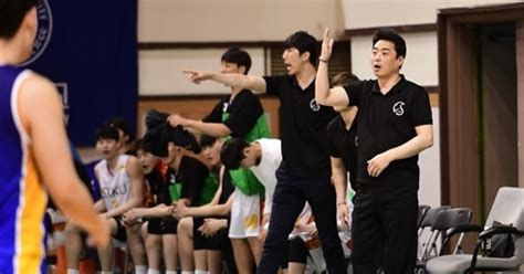 대학리그 승리에 미소 짓지 못한 김상준 감독 수비 집중력 떨어져